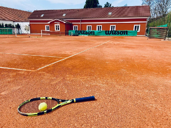 Tenis v lokalitě Praha 4 Hodkovičky sportovní relax pro celou rodinu